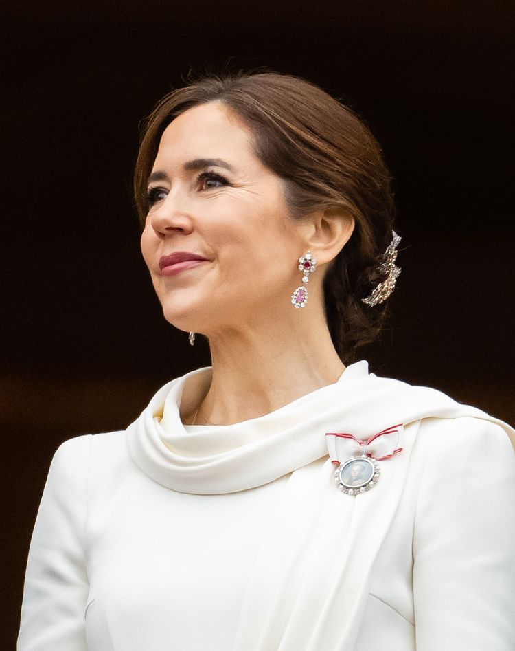 The meaning behind Queen Mary of Denmark’s proclamation jewellery ...