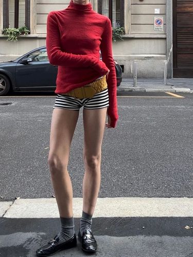 Verona Farrell of SecondHandHun's curated vintage shopping guide ...