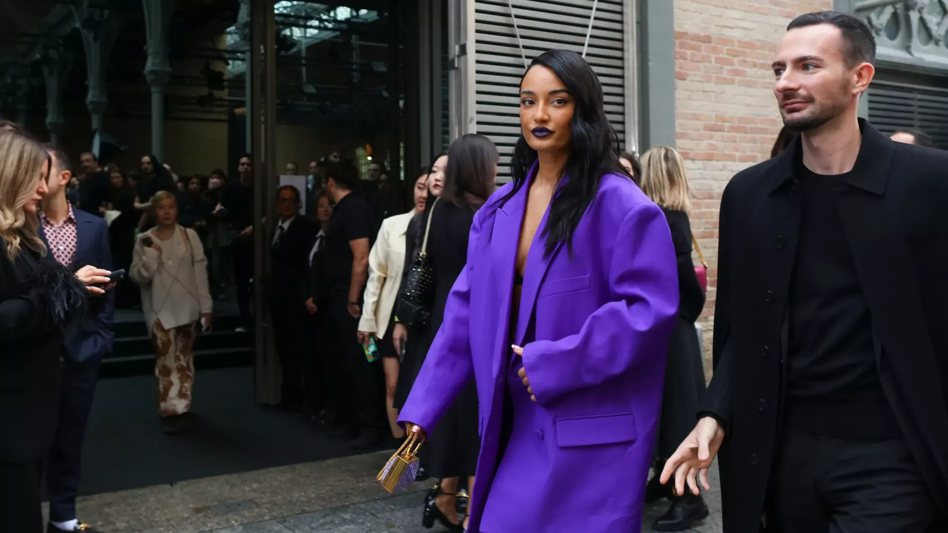 When it comes to tailoring, street stylers opt for the (extremely ...