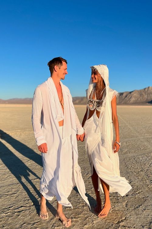 Kelly Gale and Joel Kinnaman wed in intimate Nevada ceremony - Vogue Scandinavia