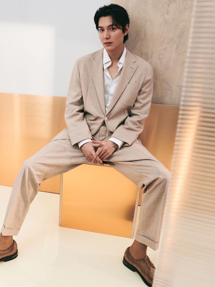 You need to see Boss' giant hologram of Giselle Bündchen - Vogue ...