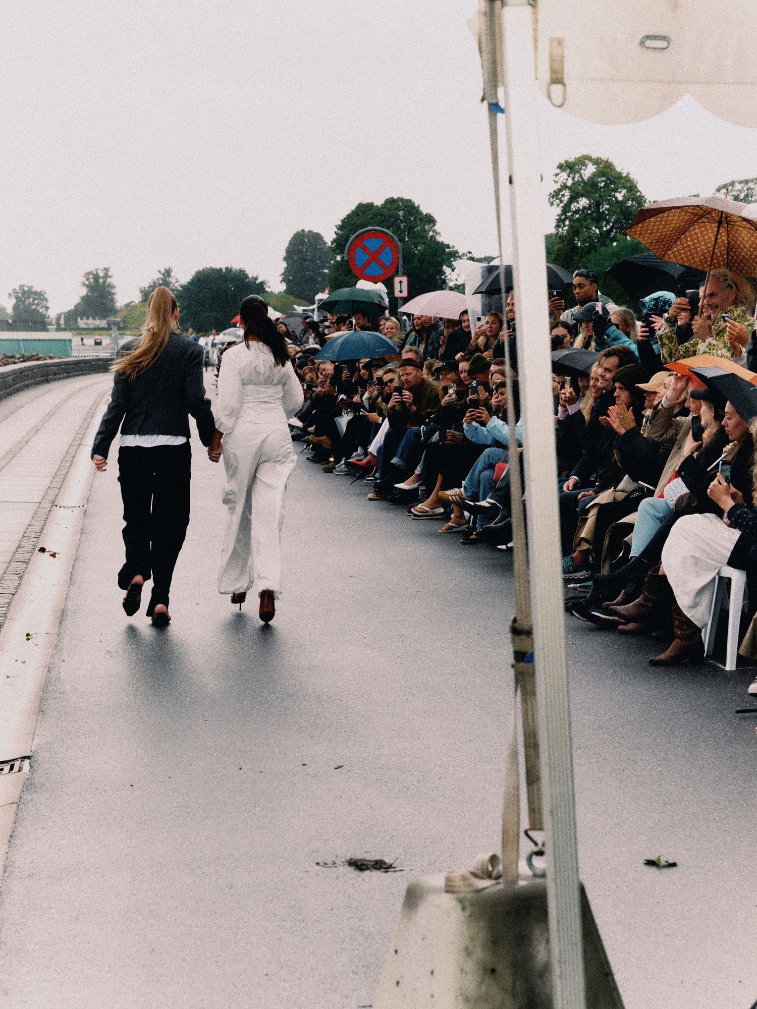 Exclusive: The secret to Saks Potts' natural, ocean-slicked (and ...