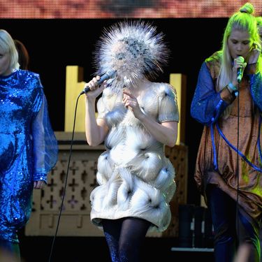 5 of Björk's most breathtaking on-stage fashion moments - Vogue Scandinavia