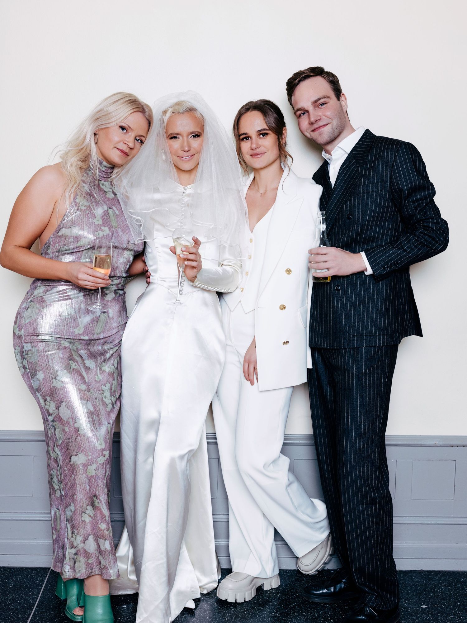 The bride rewore her grandmother’s wedding dress from 1950 to marry in ...