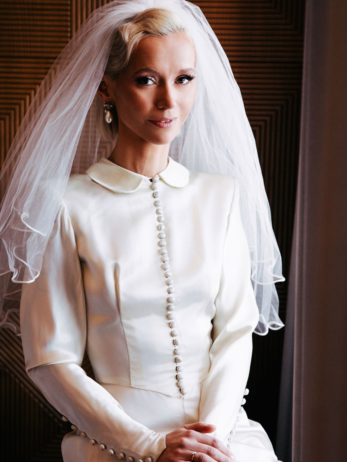 The bride rewore her grandmother’s wedding dress from 1950 to marry in ...