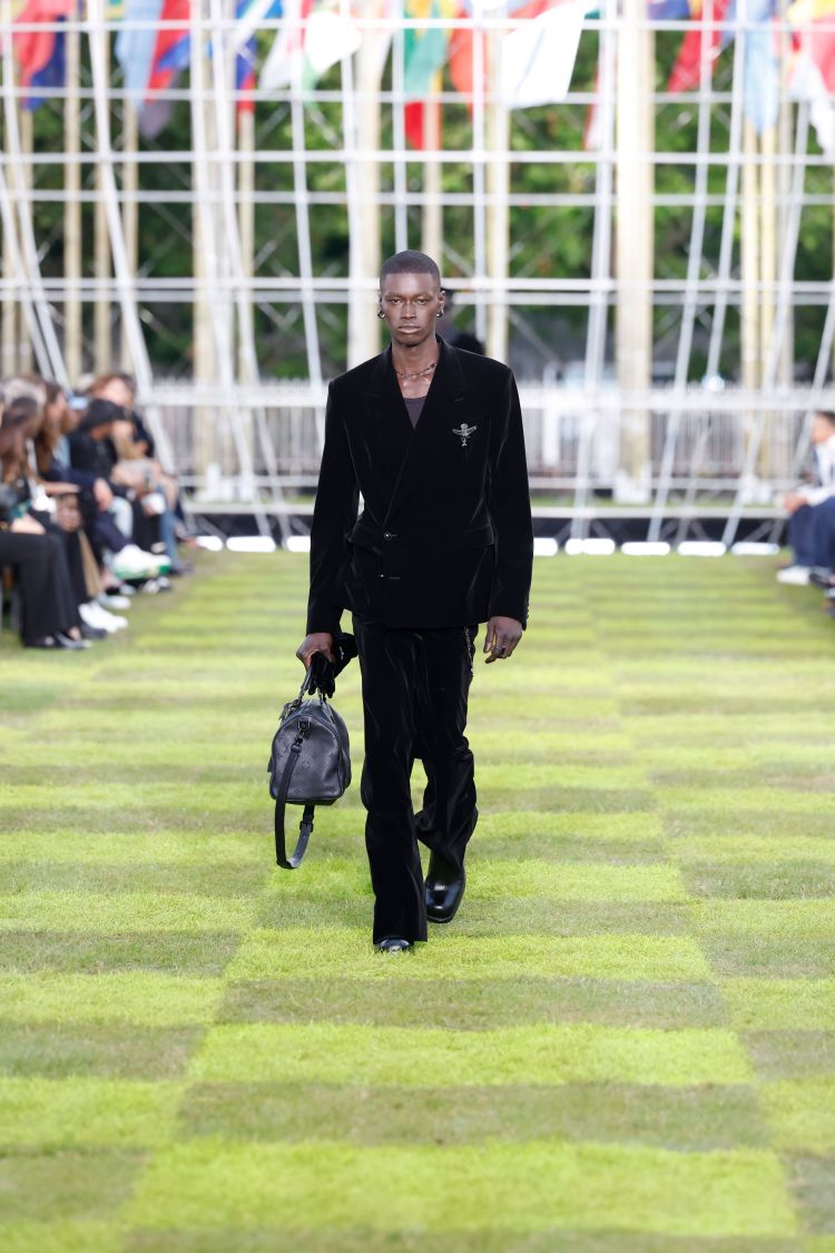 See all the looks from Louis Vuitton Men’s SS25 collection - Vogue ...