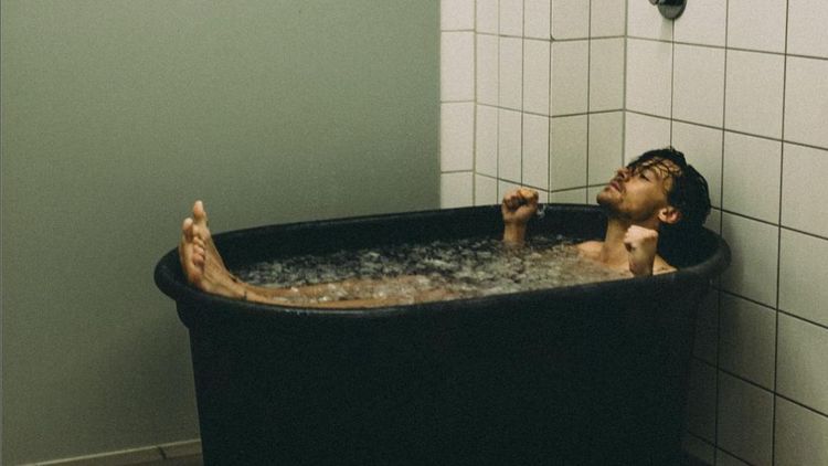 Why the ice bath trend is heating up, and rightfully so - Vogue Scandinavia
