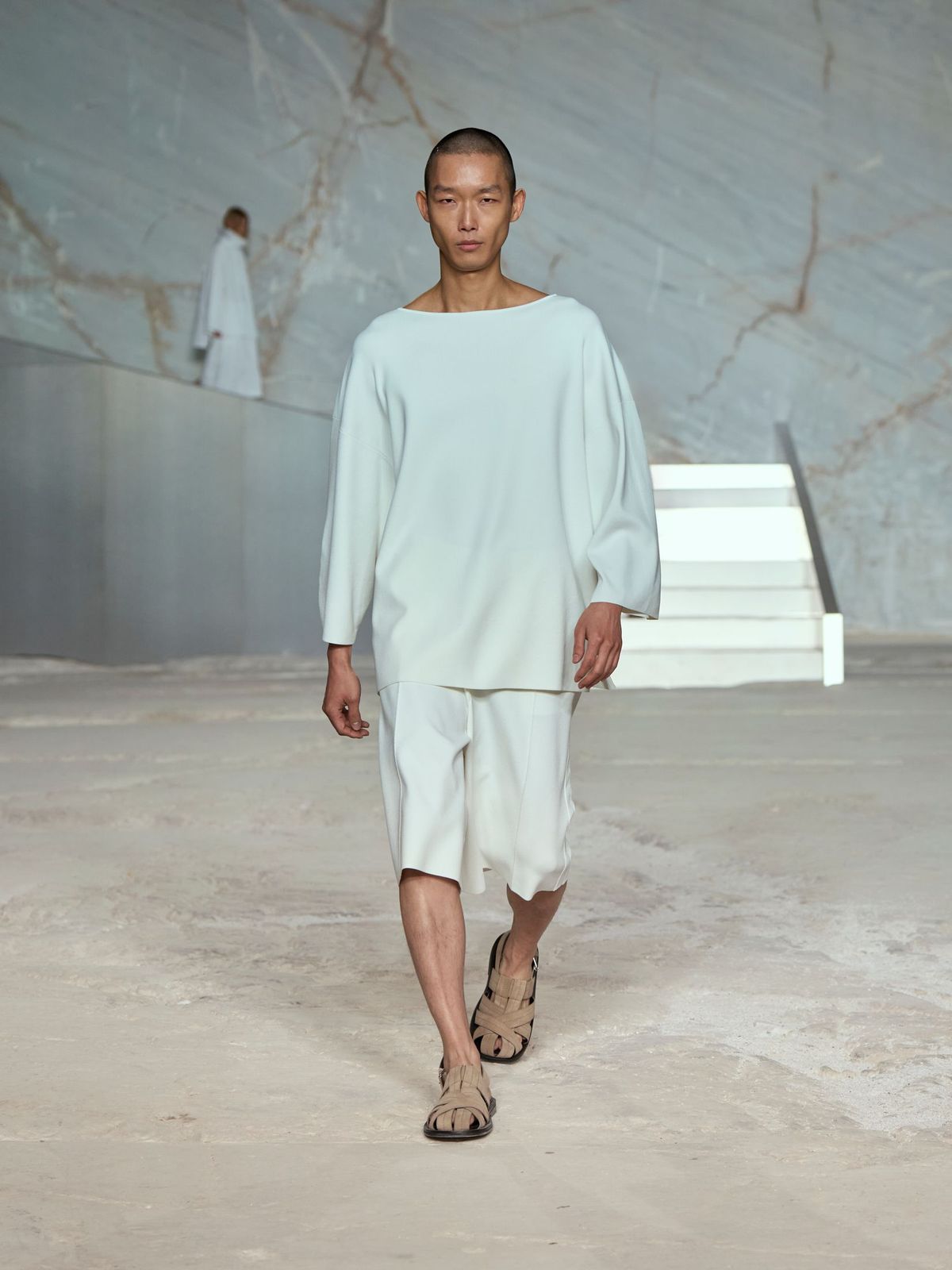 See all the looks from the COS spring/summer 2025 runway - Vogue ...