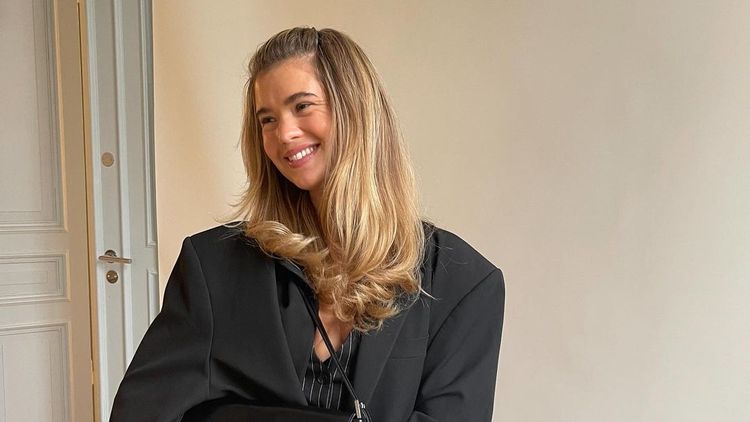 Surprisingly, the early 2000's hair pouf is making a comeback - Vogue ...