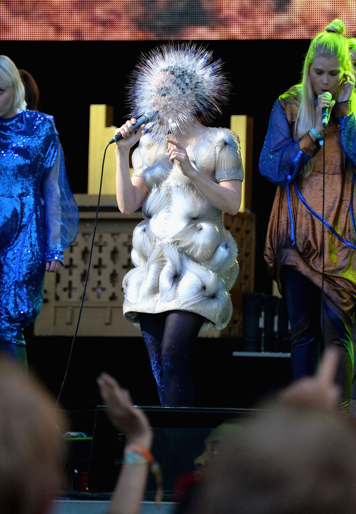 9 of Björk's most iconic looks – from stage to the red carpet - Vogue ...