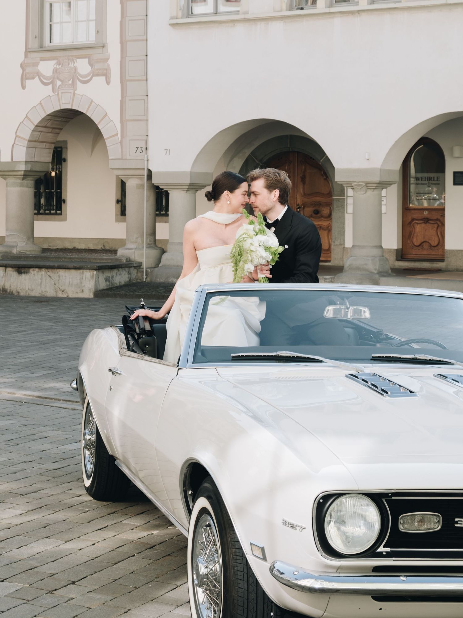 Mary L Jean weds at 30-weeks pregnant: Inside the intimate civil ...