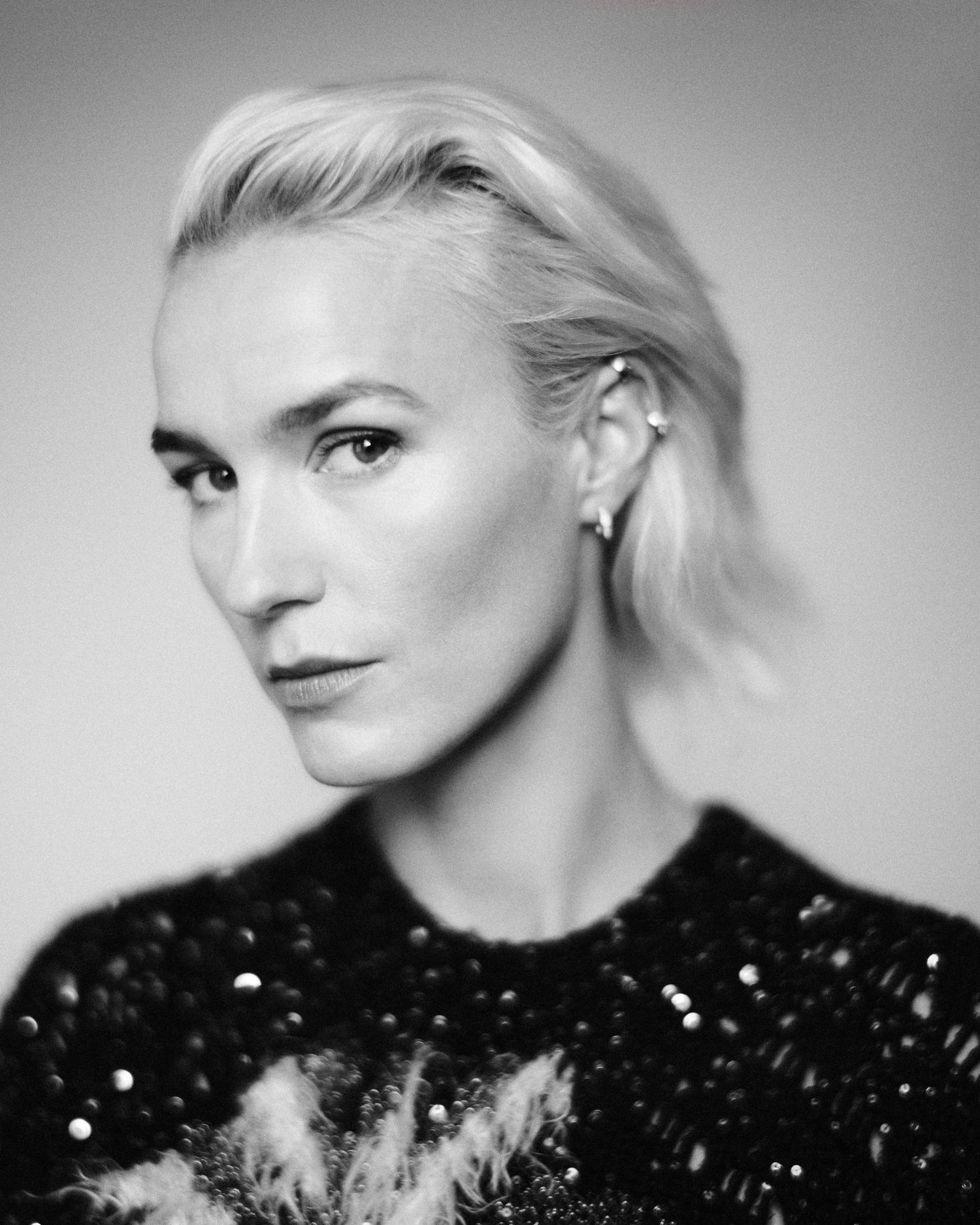 "Mads Mikkelsen is so sweet and very professional": Amanda Collin stuns ...