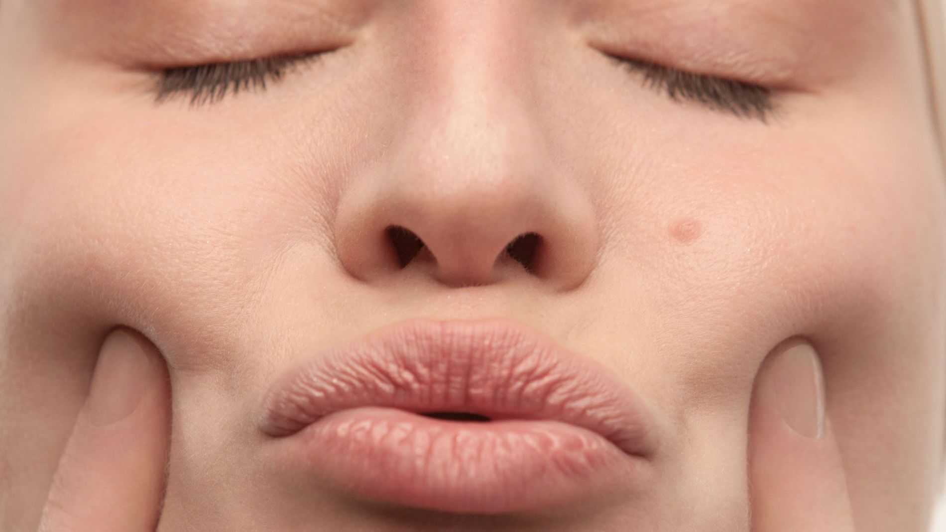 The Easiest Way To Perform A Facial Massage At Home Vogue Scandinavia The Easiest Way To Perform A Facial Massage At Home Vogue Scandinavia