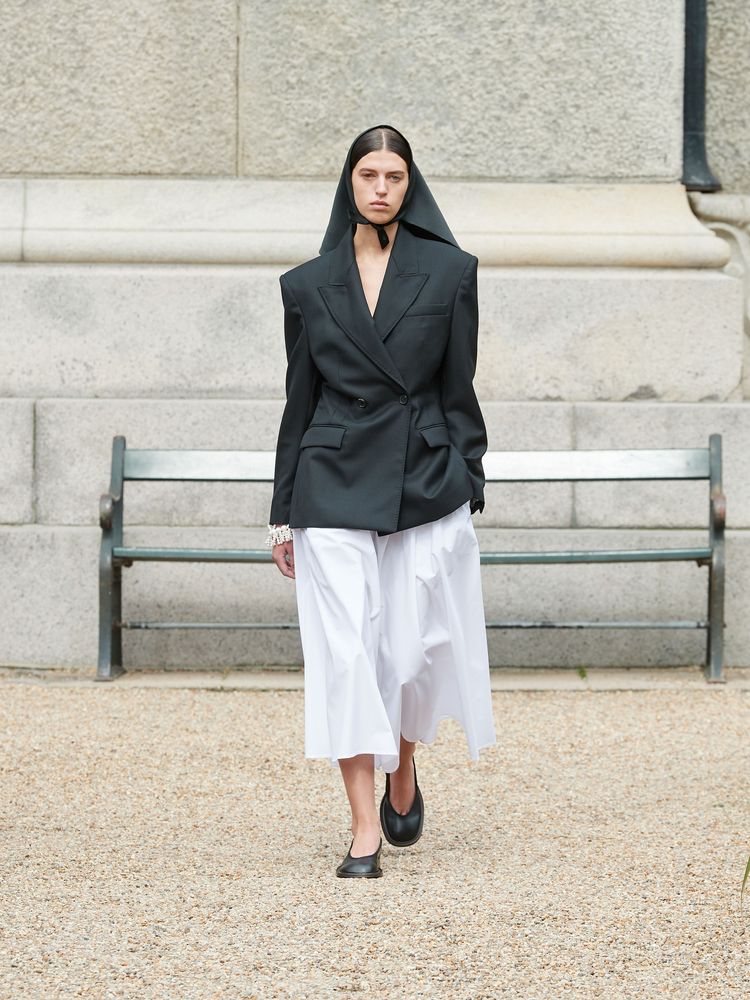 See all the looks from Mark Kenly Domino Tan's SS24 collection at ...