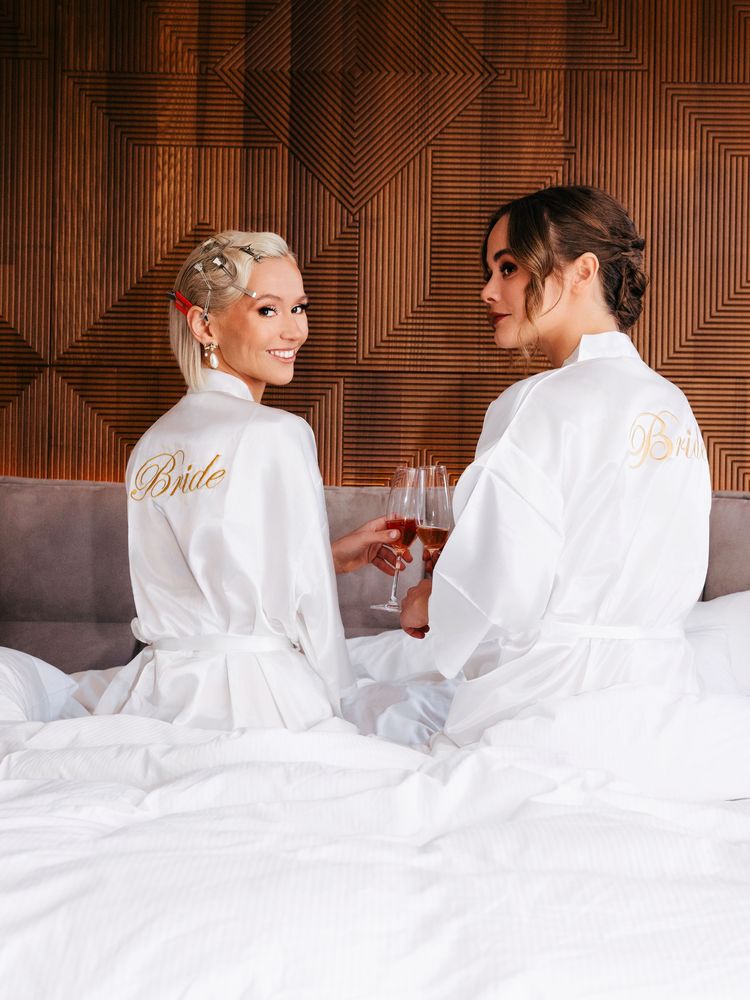 The bride rewore her grandmother’s wedding dress from 1950 to marry in ...