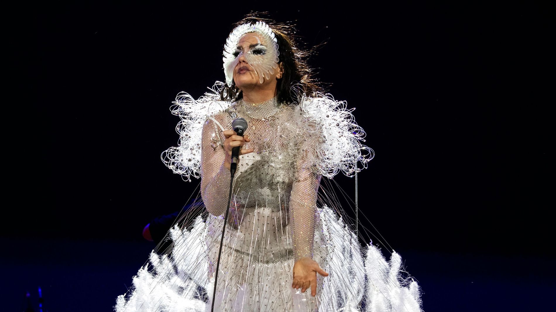 5 of Björk's most breathtaking on-stage fashion moments - Vogue Scandinavia