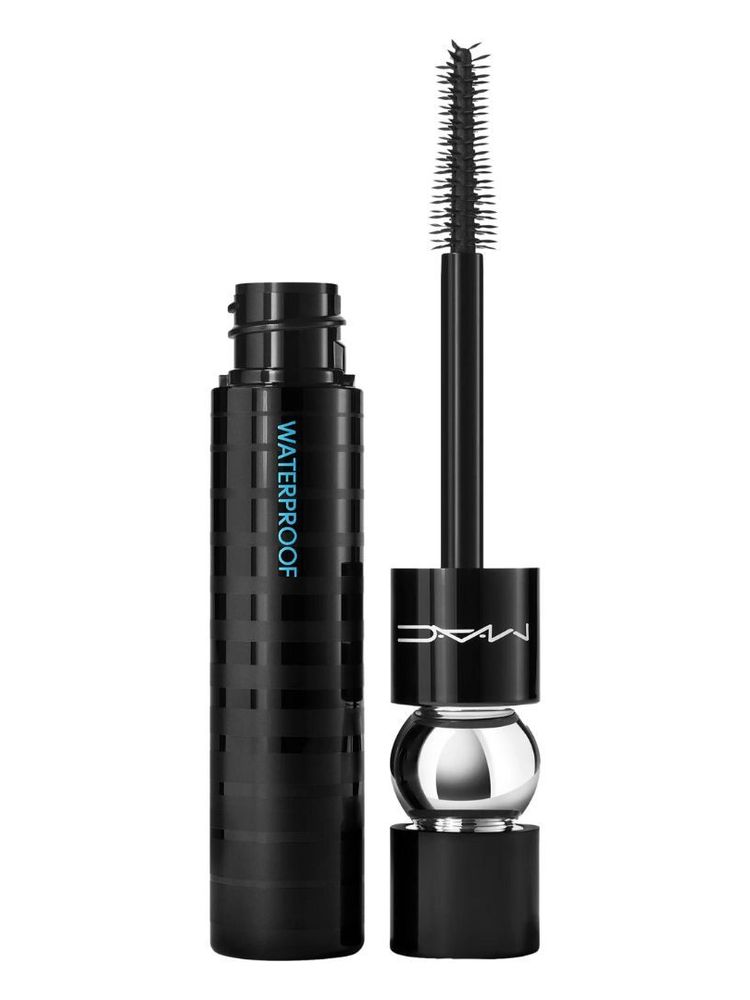 4 makeup looks from the runway to rock on New Year's Eve - Vogue ...