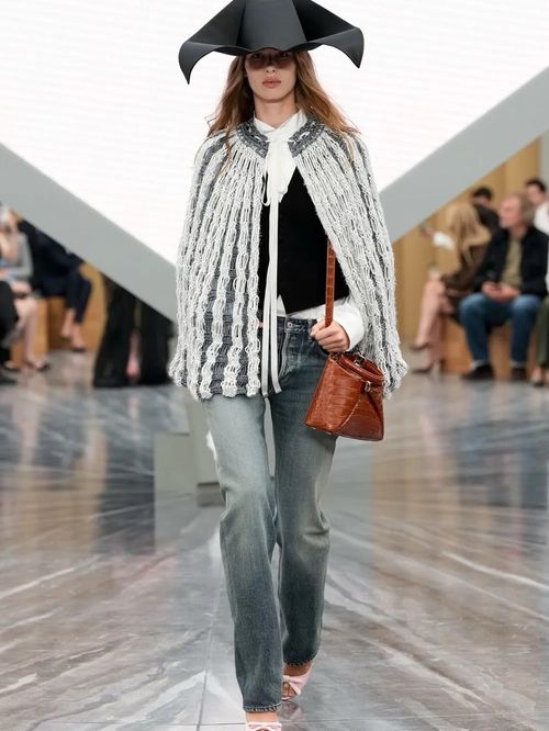 See all the looks from Jonathan Anderson's Dior debut for SS26 - Vogue ...