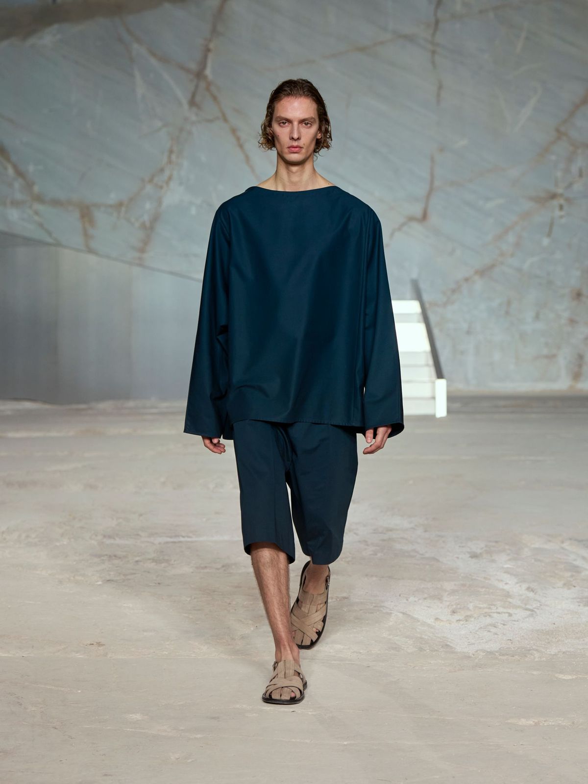 See all the looks from the COS spring/summer 2025 runway - Vogue ...