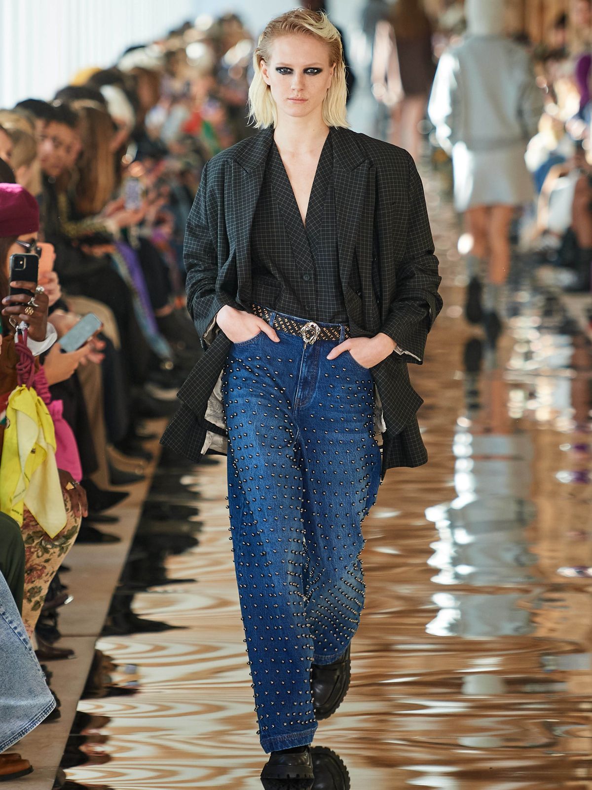See all the new looks from Munthe’s AW23 runway collection - Vogue ...