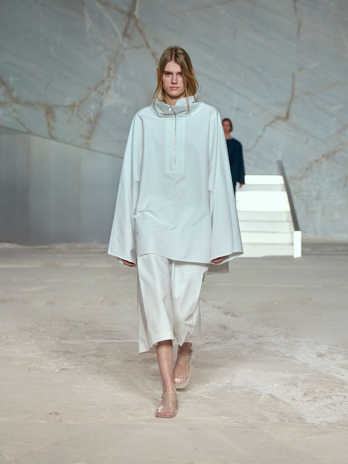 See all the looks from the COS spring/summer 2025 runway - Vogue ...