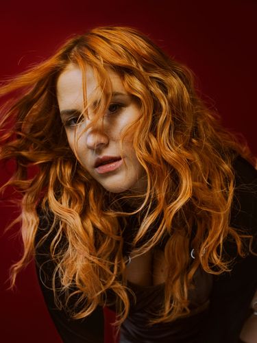 Molly Sandén on balancing partying with motherhood and her new red era ...