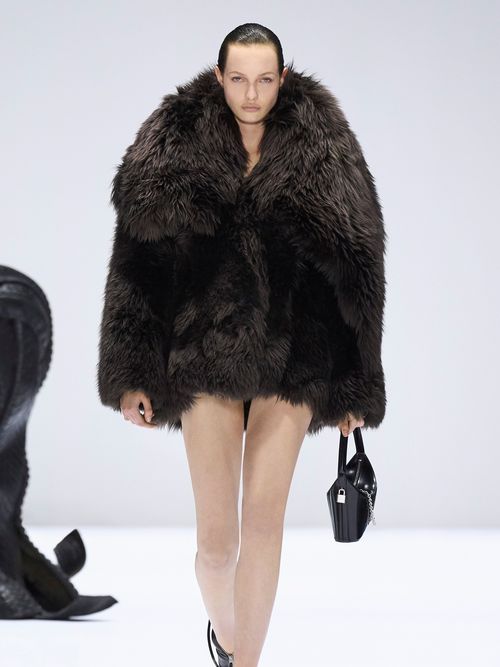 See all the looks from Acne Studios' FW24 runway show at Paris Fashion Week - Vogue Scandinavia