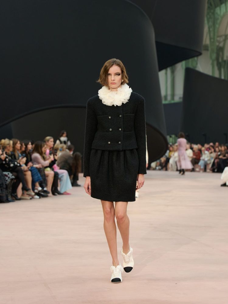 See all the looks from Chanel's FW25 ready-to-wear runway show at Paris ...