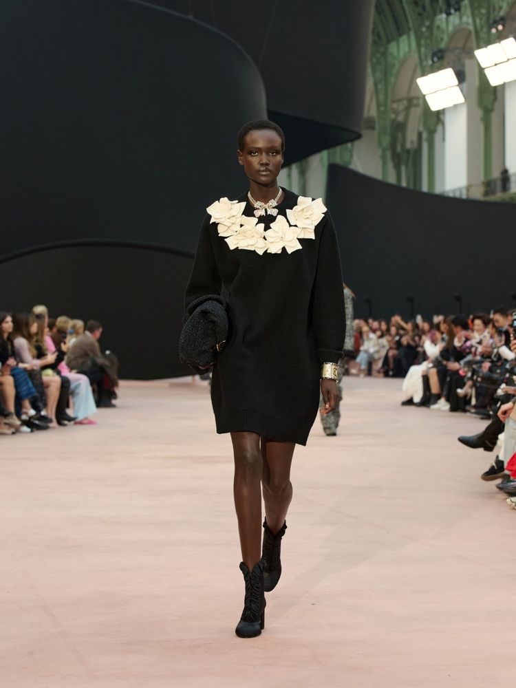 See all the looks from Chanel's FW25 ready-to-wear runway show at Paris ...
