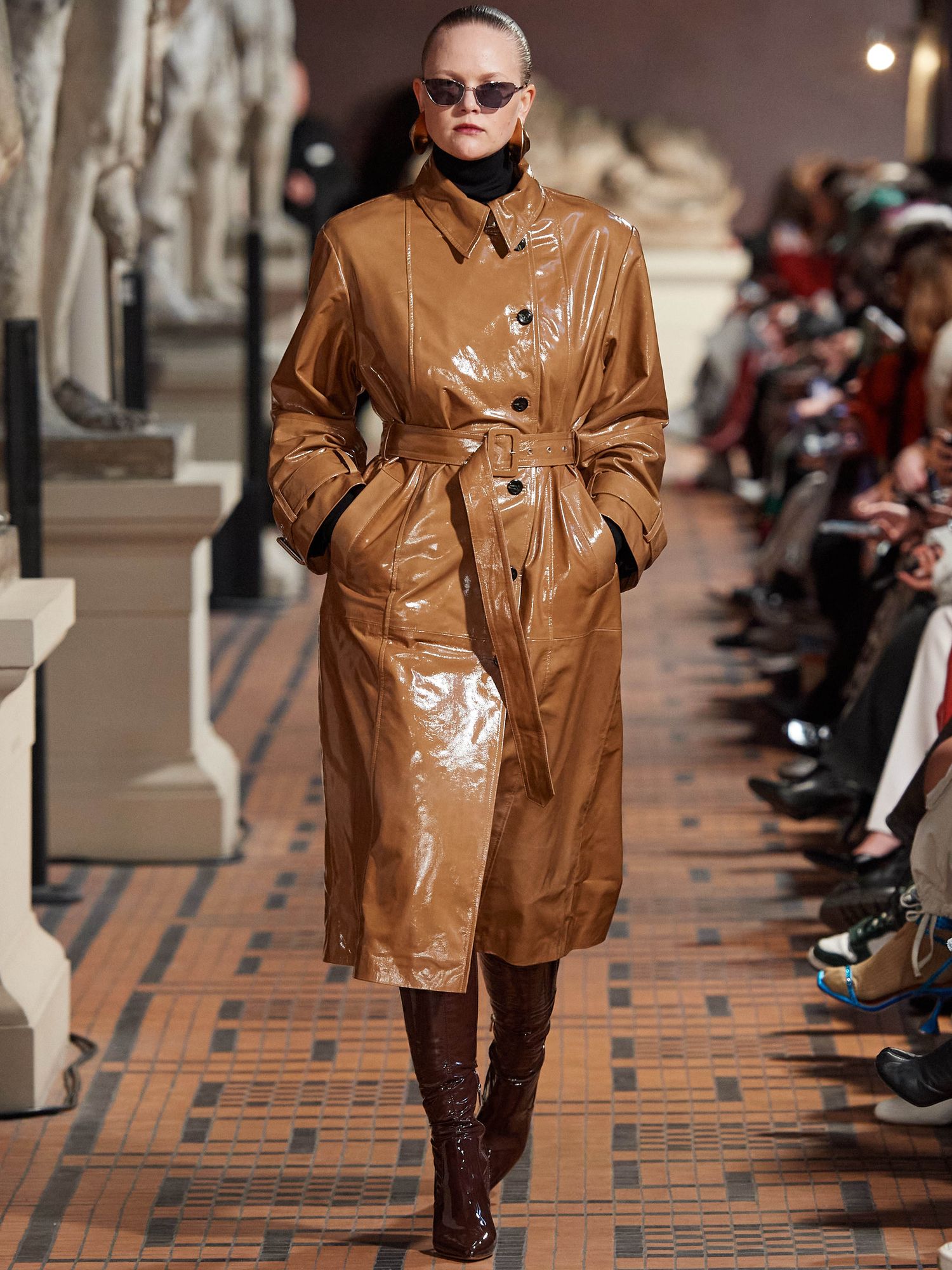Gestuz's Black Widow-inspired AW23 collection oozes sultry confidence ...