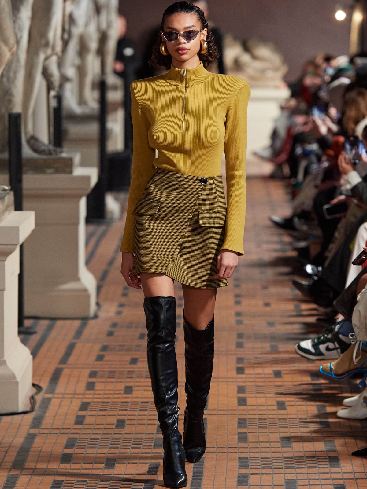 Gestuz's Black Widow-inspired AW23 collection oozes sultry confidence ...