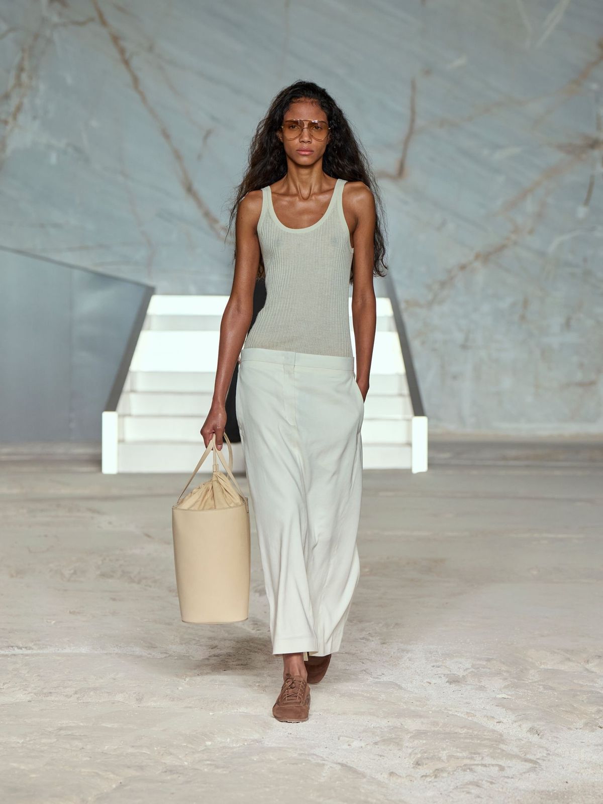 See all the looks from the COS spring/summer 2025 runway - Vogue ...