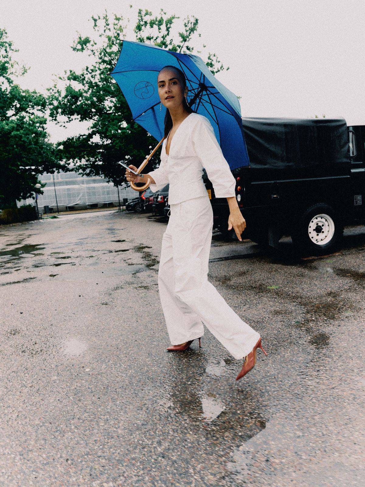 Exclusive: The secret to Saks Potts' natural, ocean-slicked (and ...