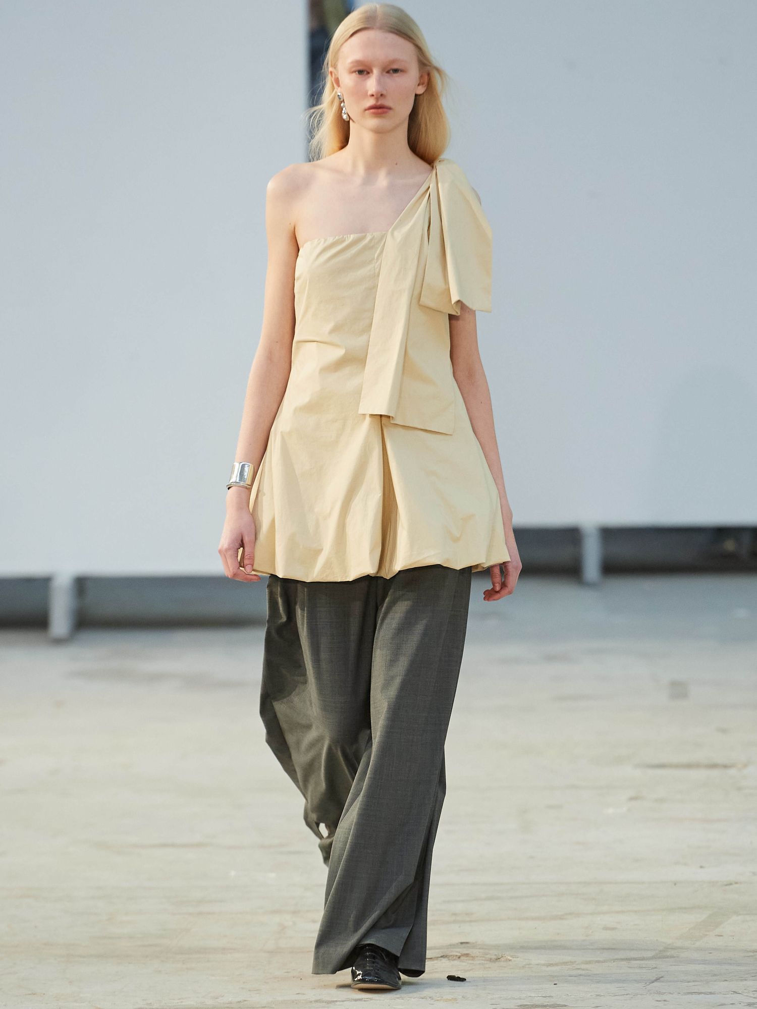 See all of the runway looks from The Garment's AW23 collection - Vogue ...