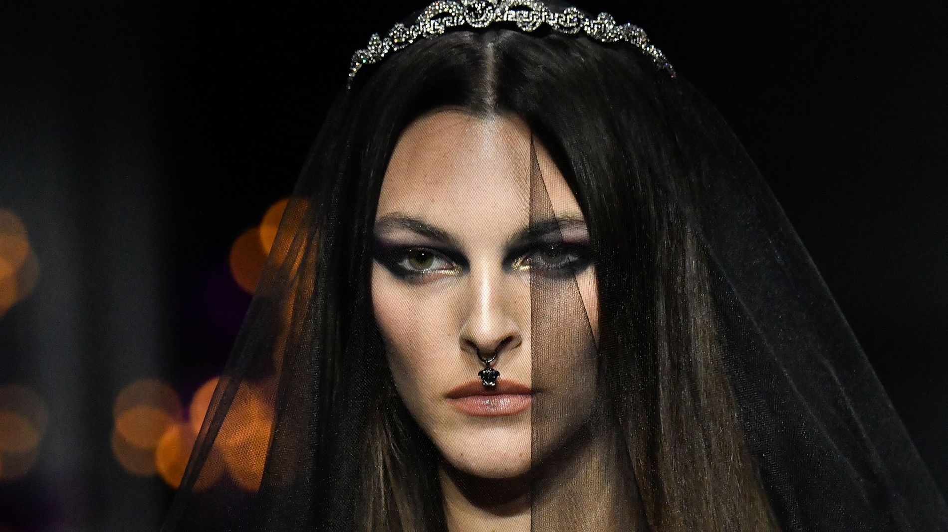 5 simple Halloween looks to bring a little darkness to your everyday ...