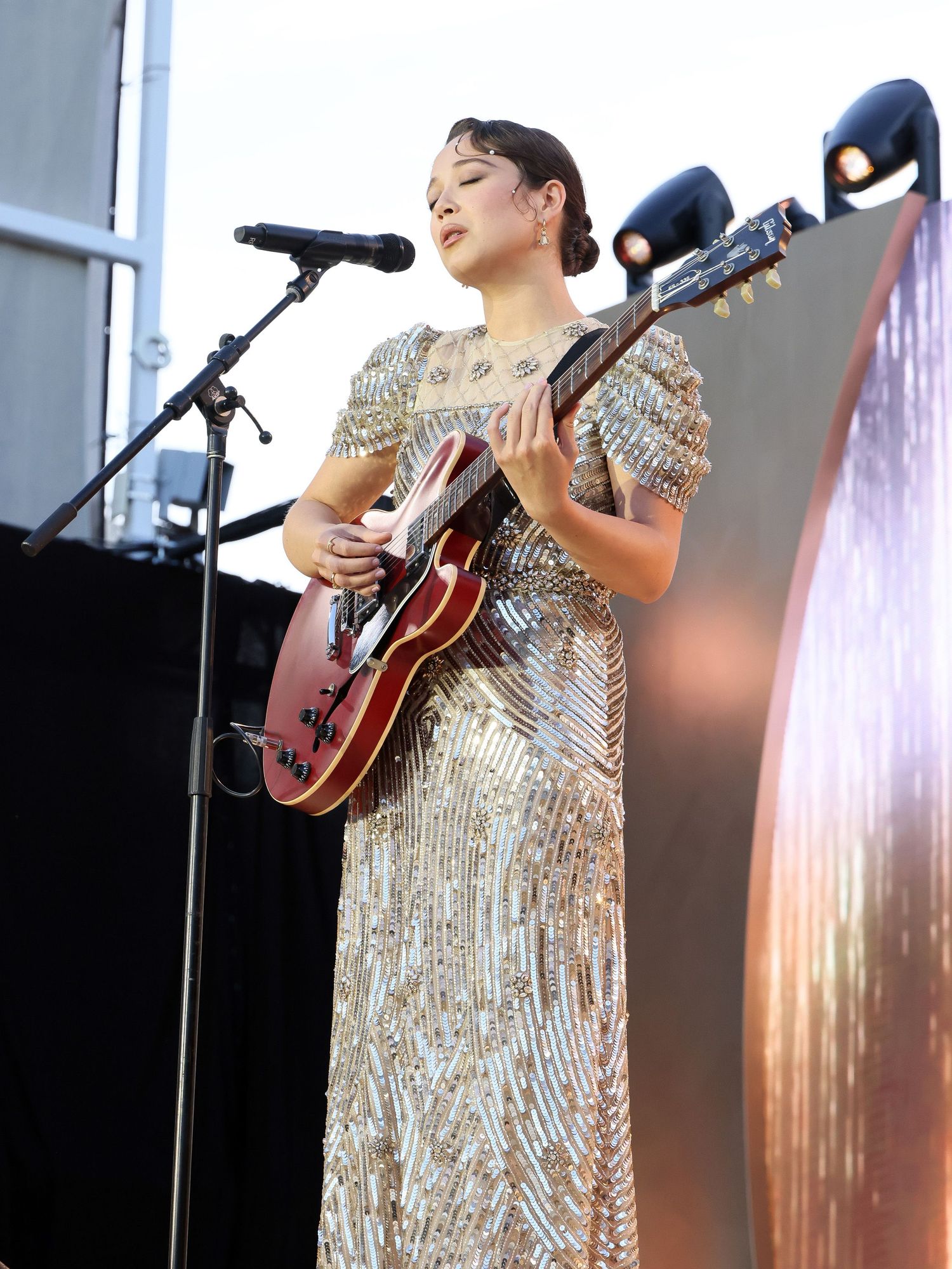 The 5 defining stage looks of Laufey - Vogue Scandinavia