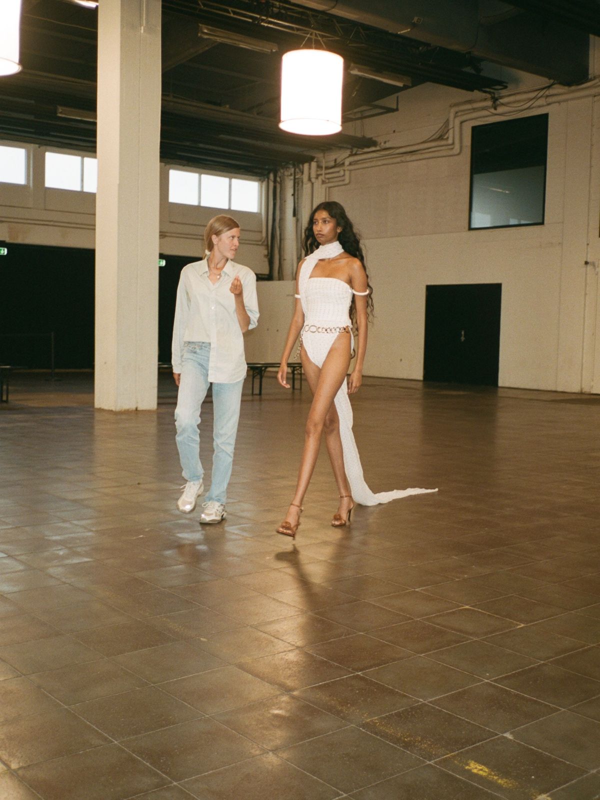 This new hair oil gave Rotate’s models their ultra-glossy 70s waves at CPHFW - Vogue Scandinavia