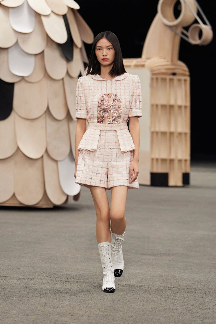 An exclusive look at the savoir-faire of Chanel's new Haute Couture ...