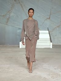 See all the looks from the COS spring/summer 2025 runway - Vogue ...