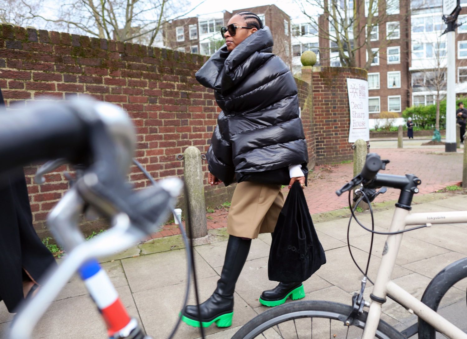 The best street style from London Fashion Week AW24 - Vogue Scandinavia
