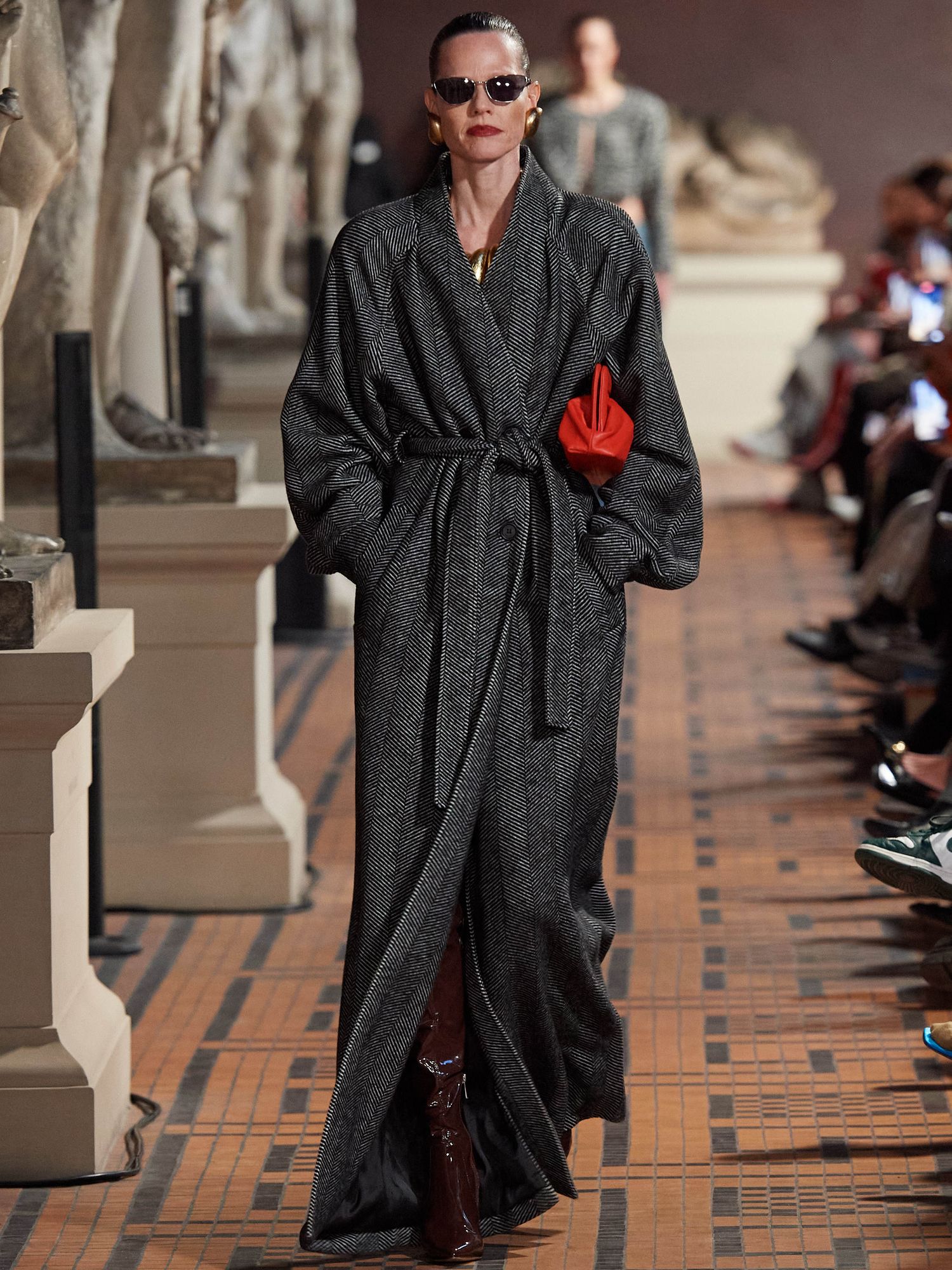 Gestuz's Black Widow-inspired AW23 collection oozes sultry confidence ...