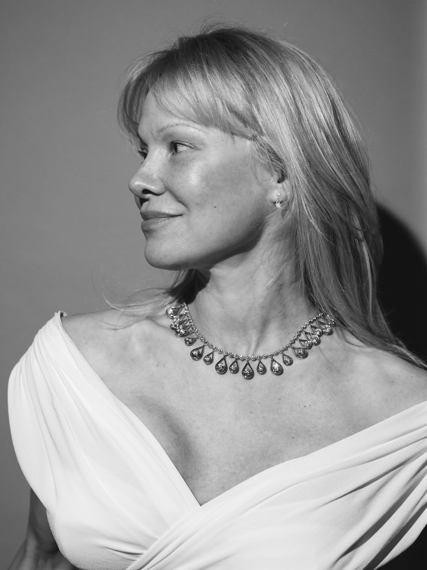 Pamela Anderson’s Pandora necklace for the 2025 BAFTA’s was upcycled ...