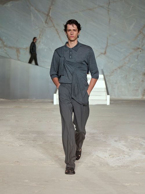 See all the looks from the COS spring/summer 2025 runway - Vogue ...