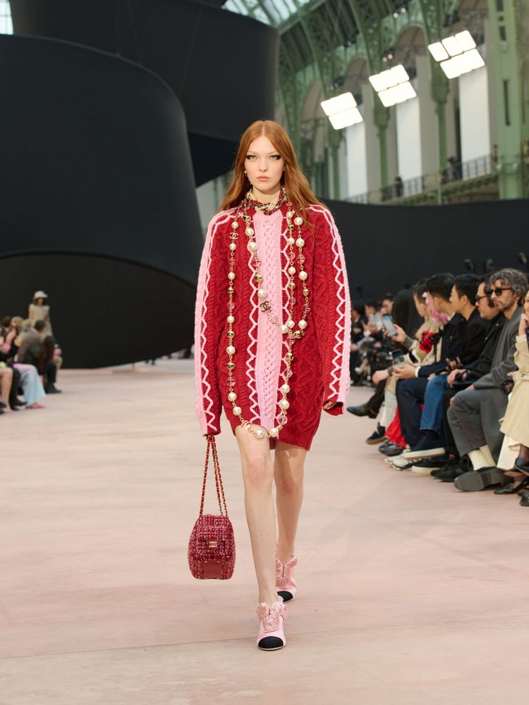 See all the looks from Chanel's FW25 ready-to-wear runway show at Paris ...
