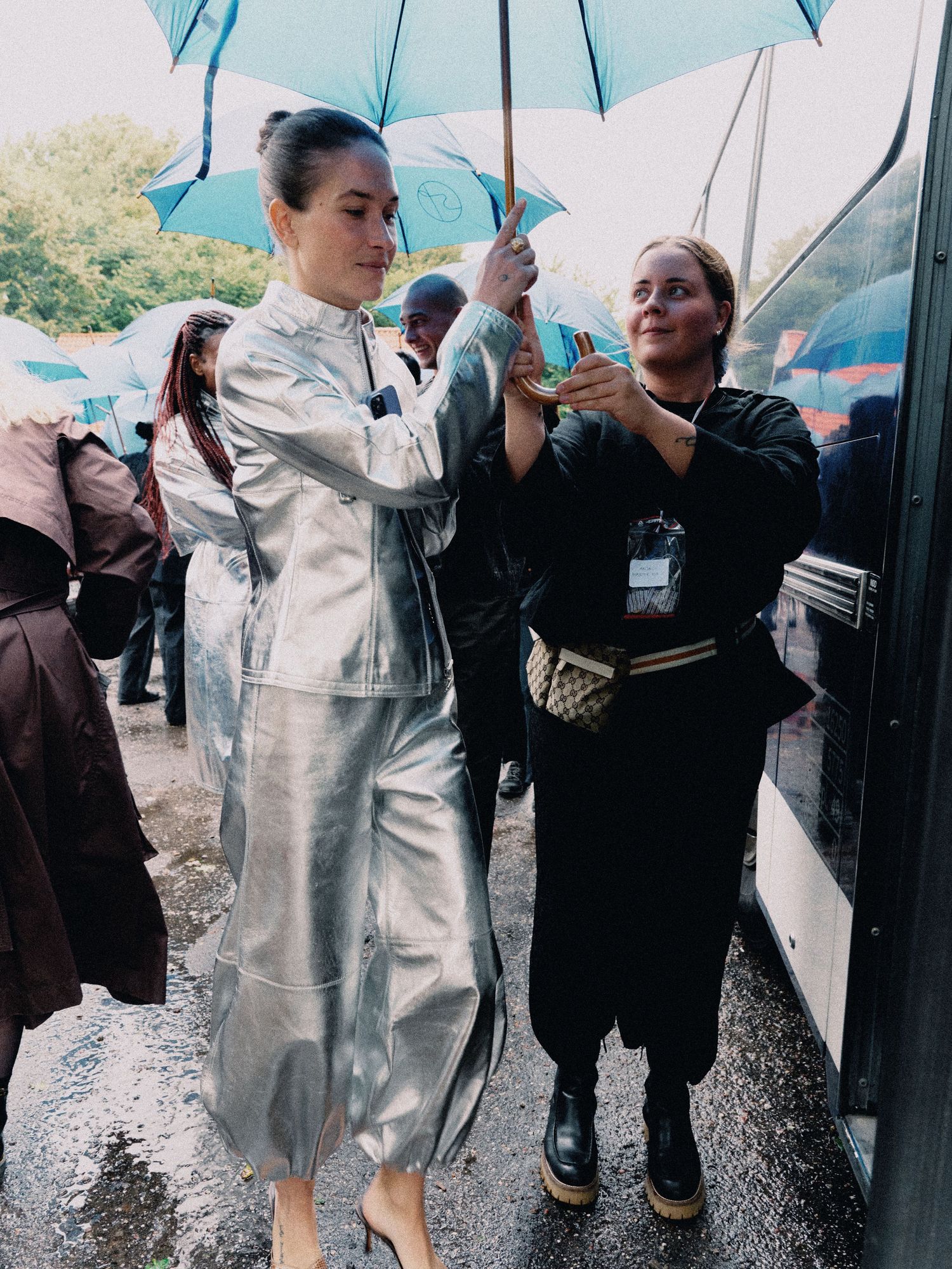 Exclusive: The secret to Saks Potts' natural, ocean-slicked (and ...