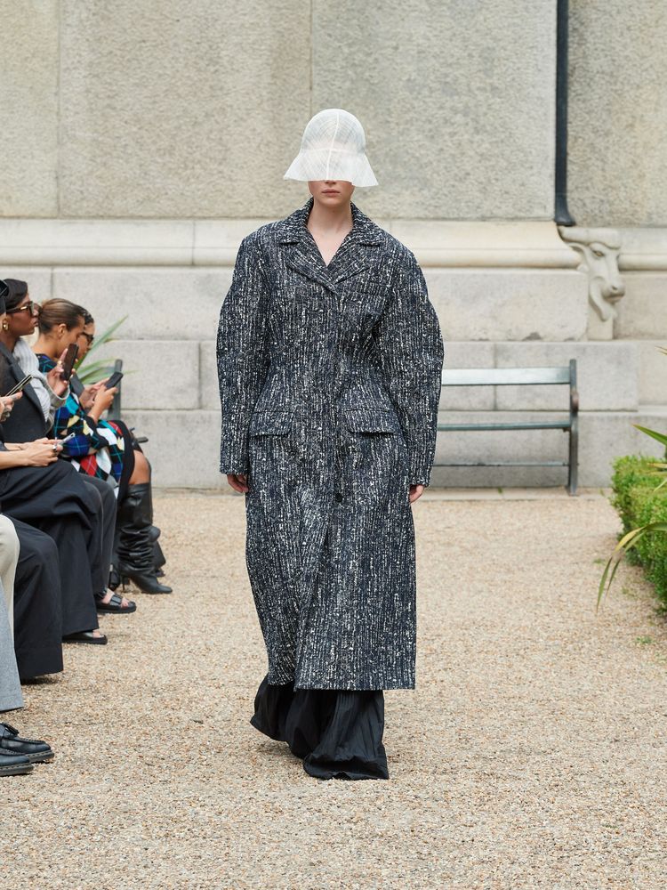 See all the looks from Mark Kenly Domino Tan's SS24 collection at ...