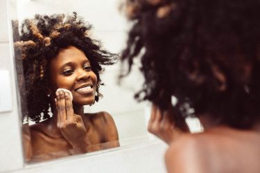 How to remove makeup the right way - Vogue Scandinavia