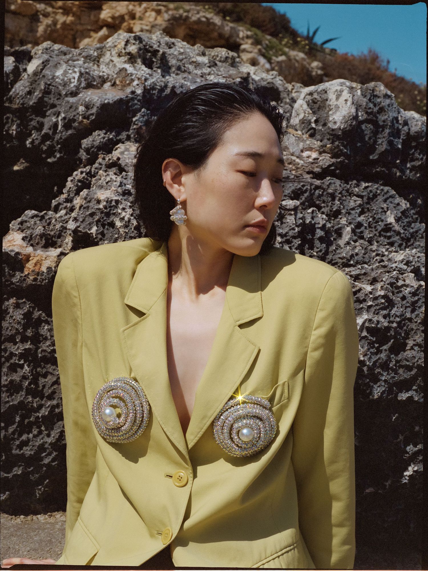 We’ve pinned the brooch as 2023's ultimate accessory - Vogue Scandinavia