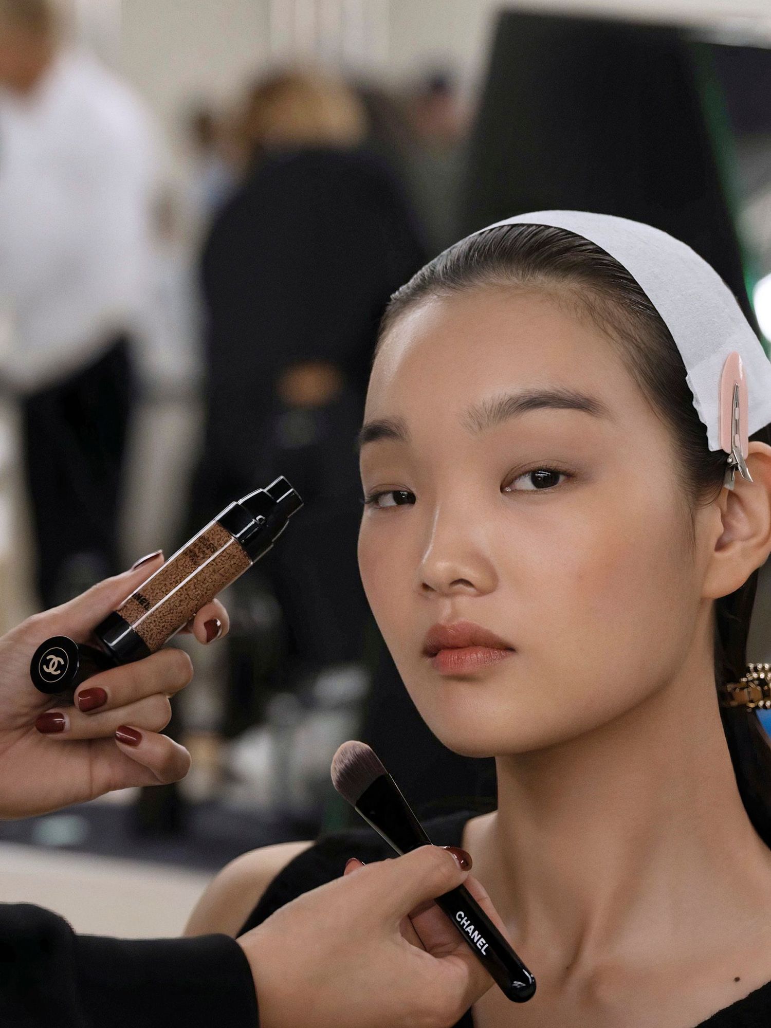 Chanel’s latest runway show was a masterclass in autumnal makeup ...