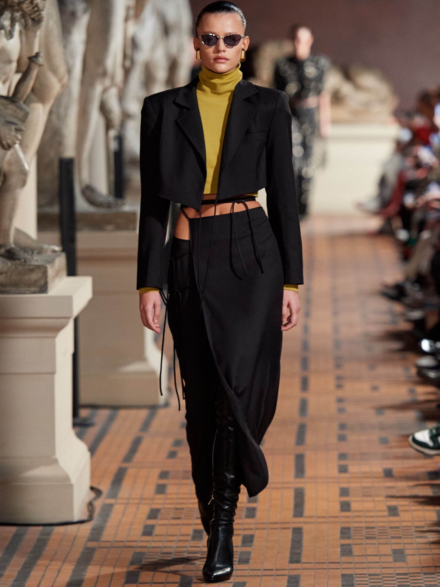 Gestuz's Black Widow-inspired AW23 collection oozes sultry confidence ...